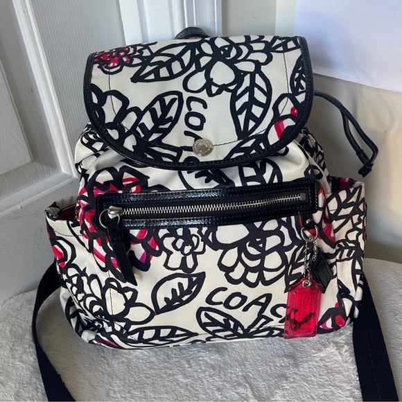 Coach | Bags | Prestine Coach Poppy Daisy Floral Graffiti Nylon ...